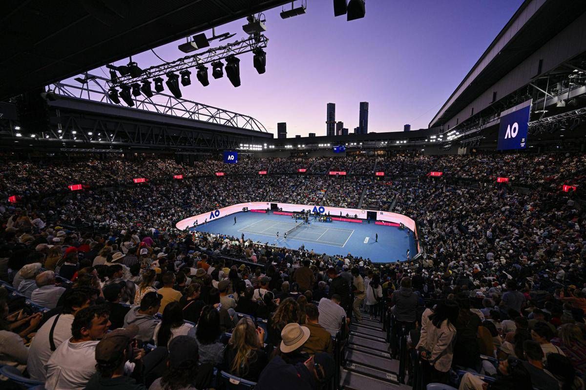 Australian Open, malore sugli spalti: interrotta Alcaraz-Paul - Green ...